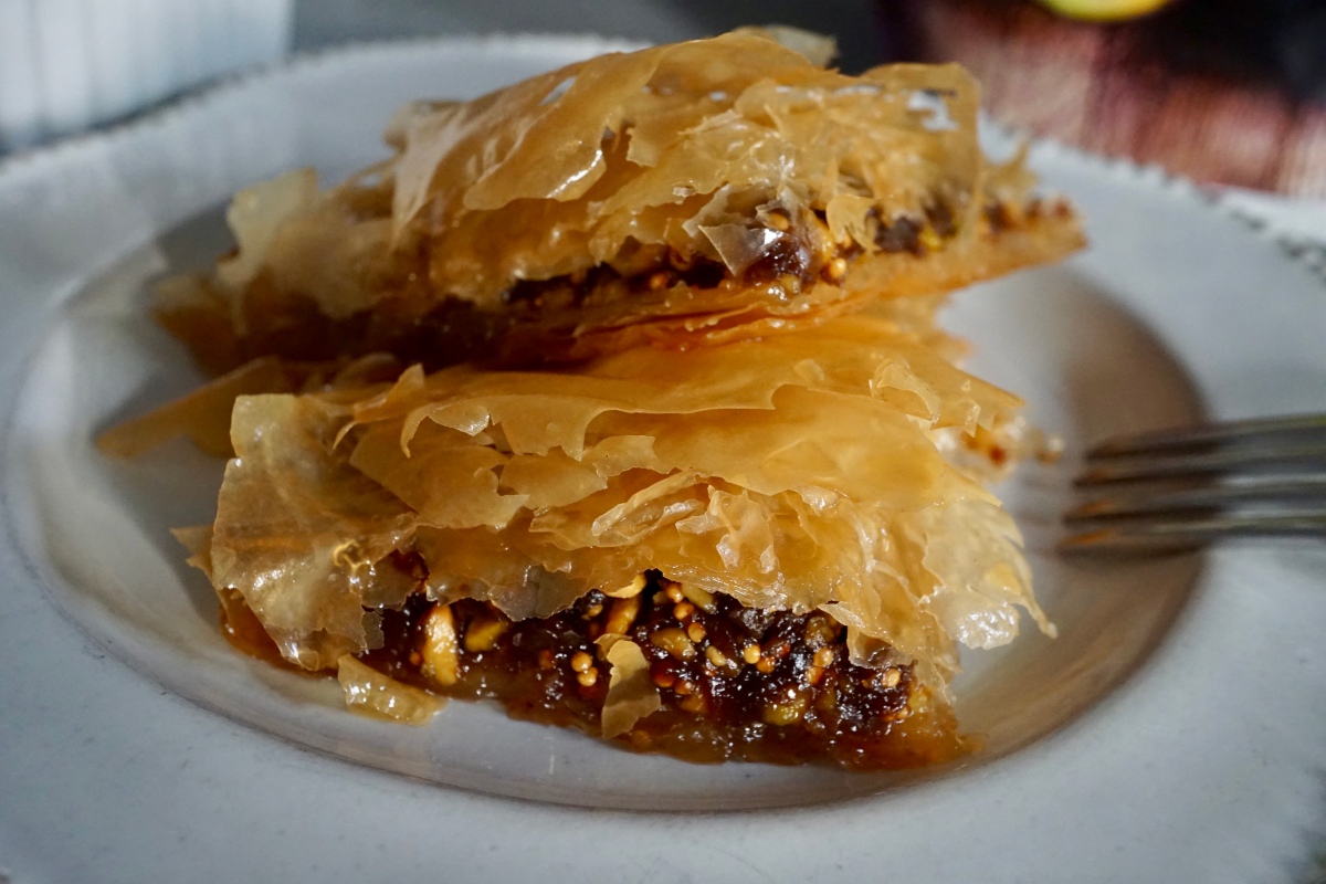 21 Best Dried Fig Dessert Recipes & Easy Fig Appetizers!